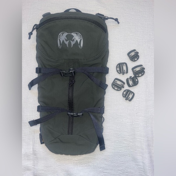 KUIU | Bags | Kuiu Pro G3 Hydration Rig | Poshmark